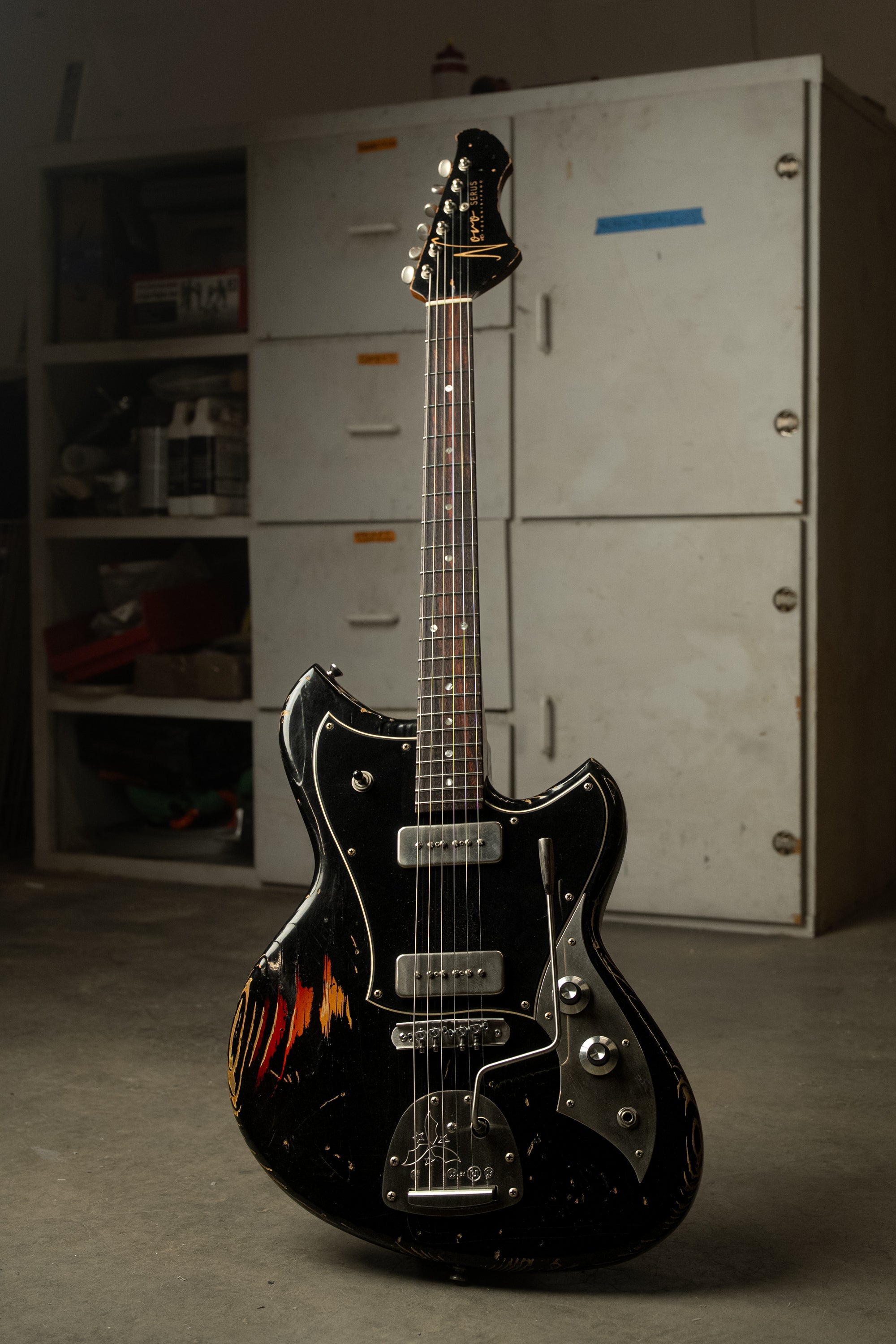 SERUS J - Bull Black over '64 3-Tone Burst | NAMM 26 – Novo Guitars