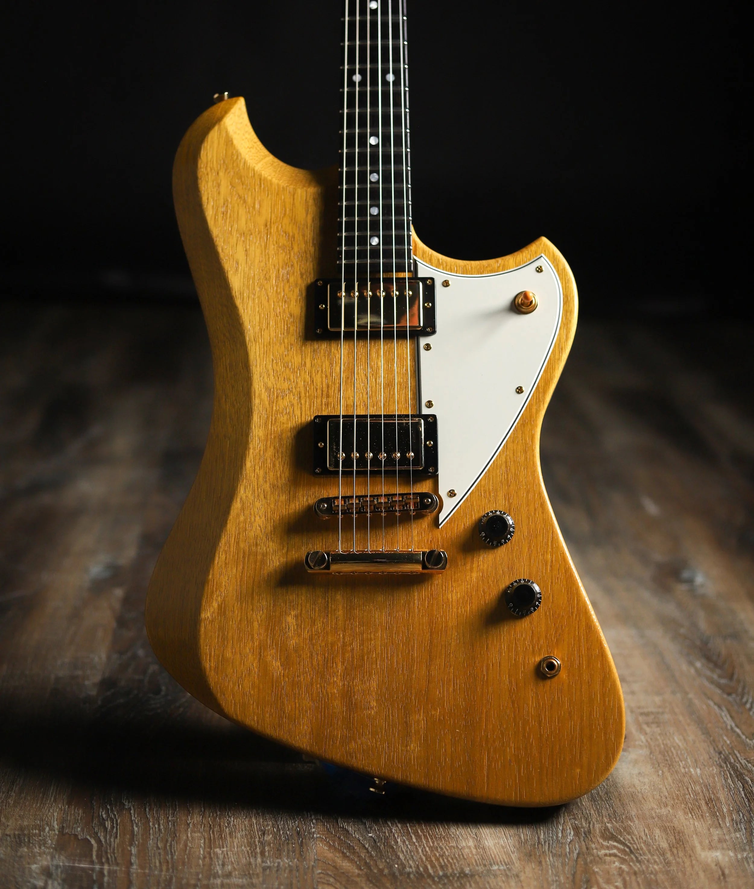 NOVO SIGNATURE VOLTUR DLX - Korina (6 of 6) – Novo Guitars