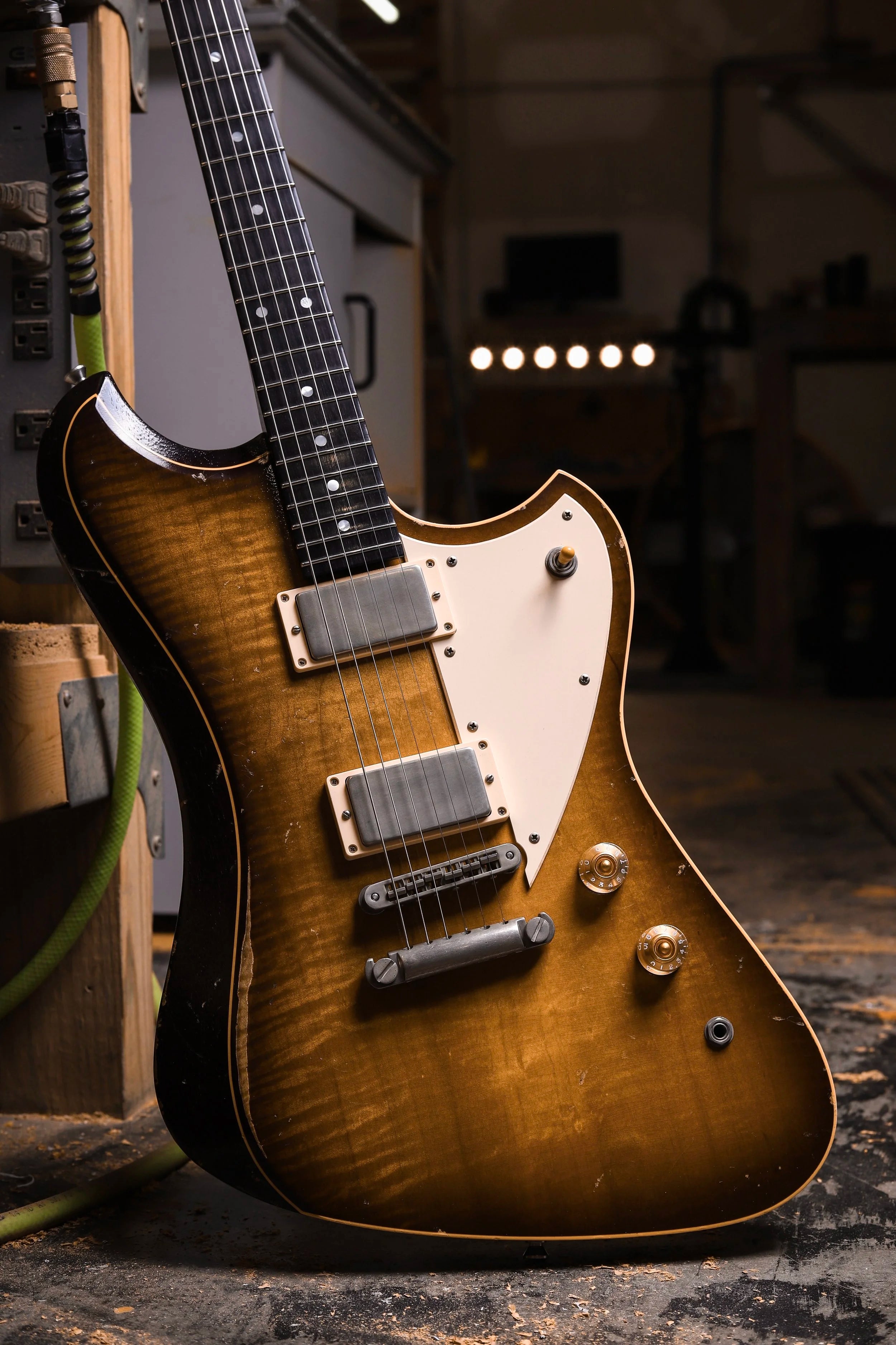 Signature VOLTUR - Lemon Burst (4 of 6) – Novo Guitars