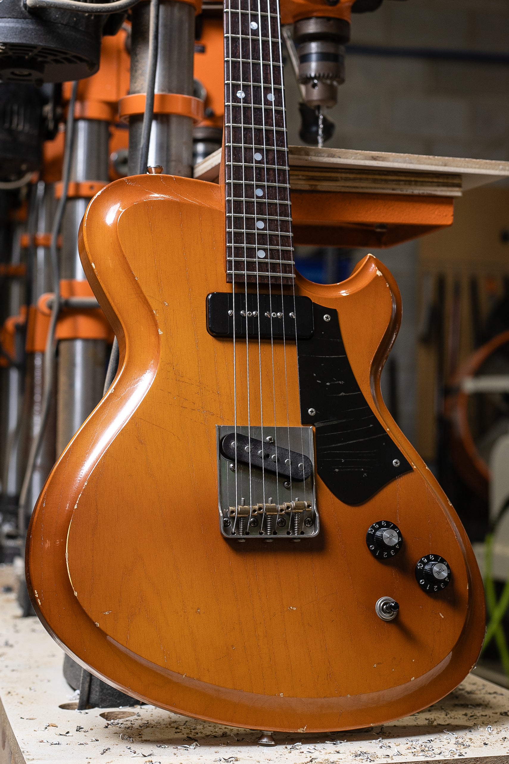 Novo Solus F2 in Nicotine Blonde – Novo Guitars