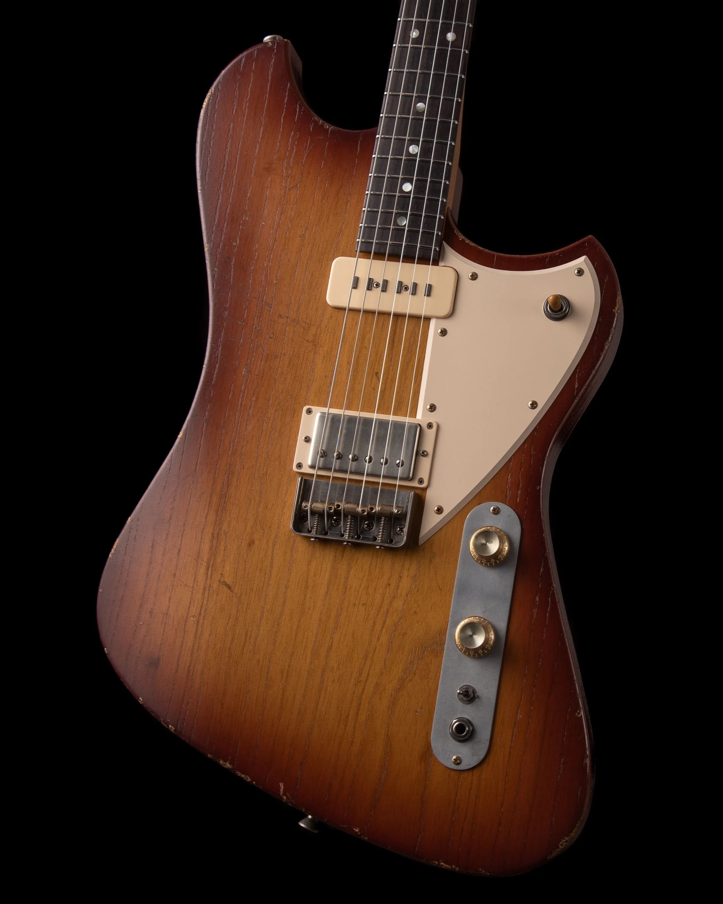 NOVO SIGNATURE VOLTUR - Iced Tea Burst – Novo Guitars